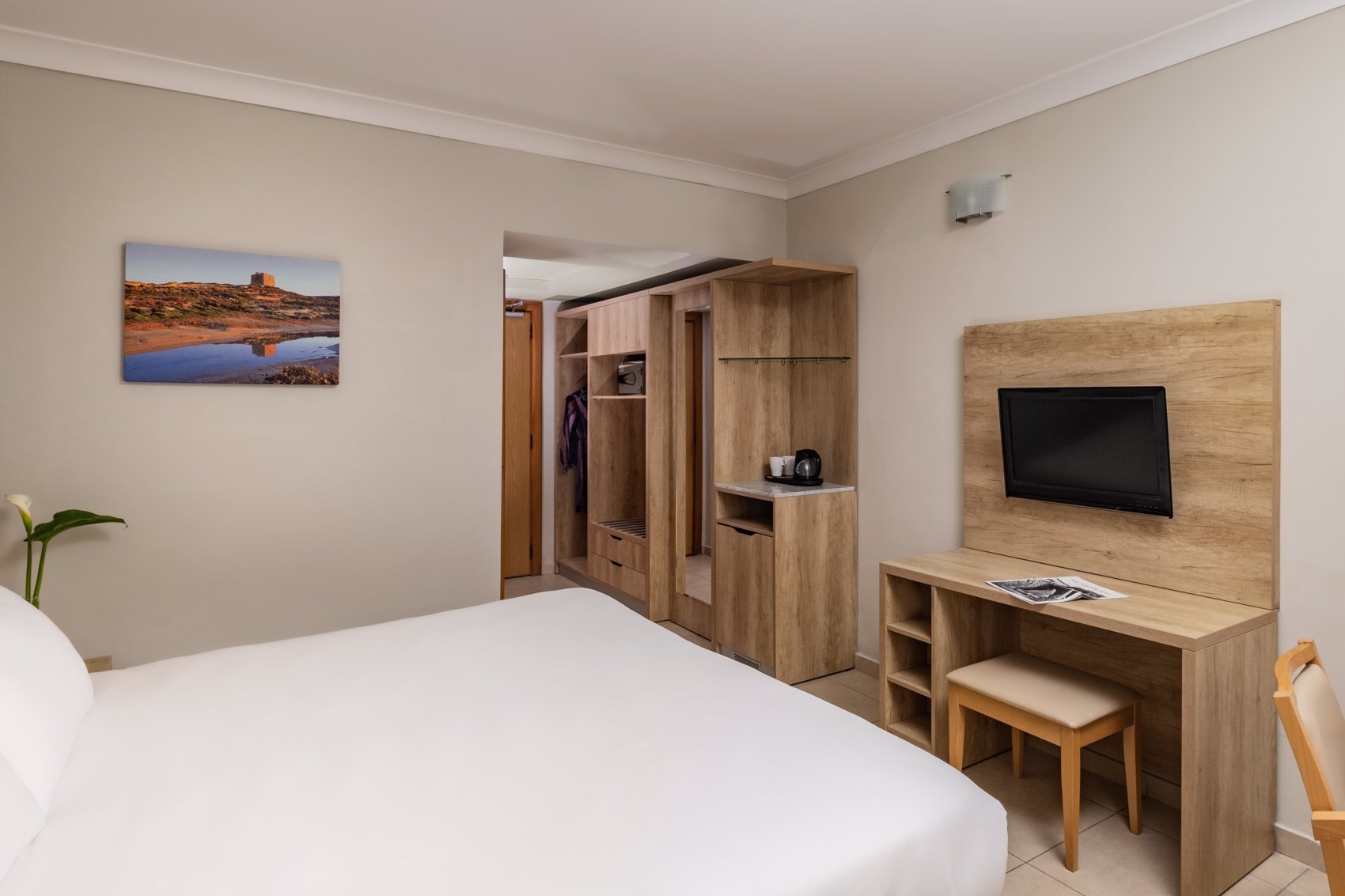 Rooms & Suites – Standard Room with Lateral Sea View – Balcony – Qawra ...