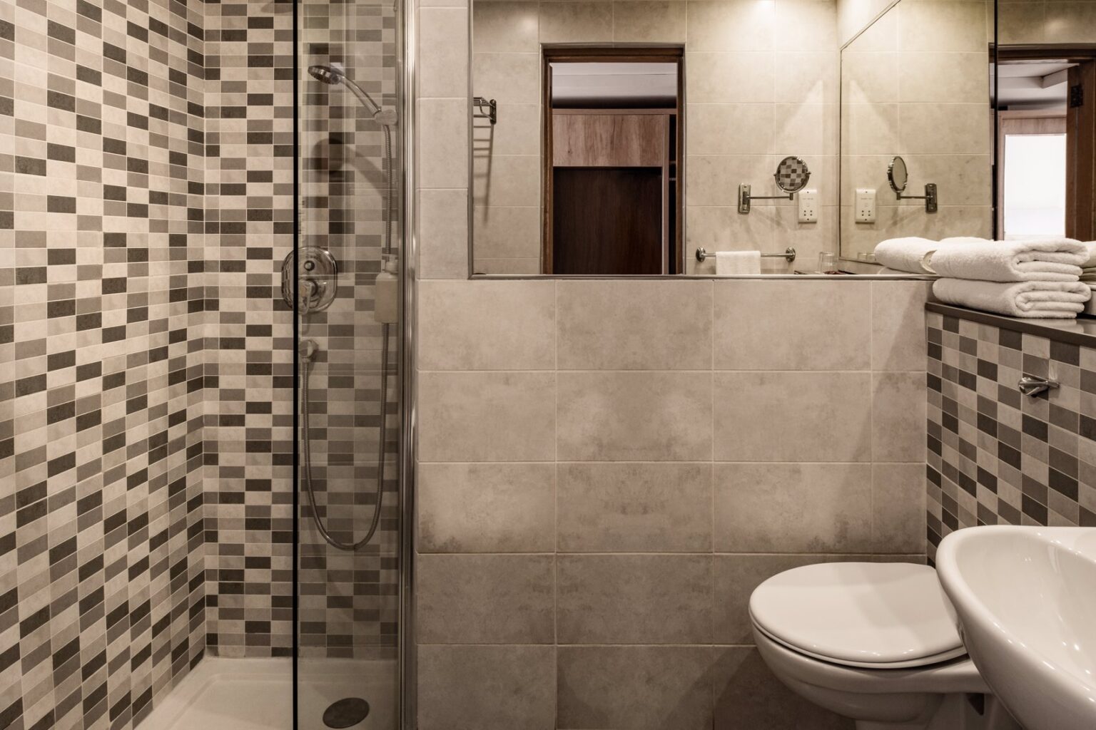 Rooms & Suites – Standard Room with Lateral Sea View – Balcony – Qawra ...